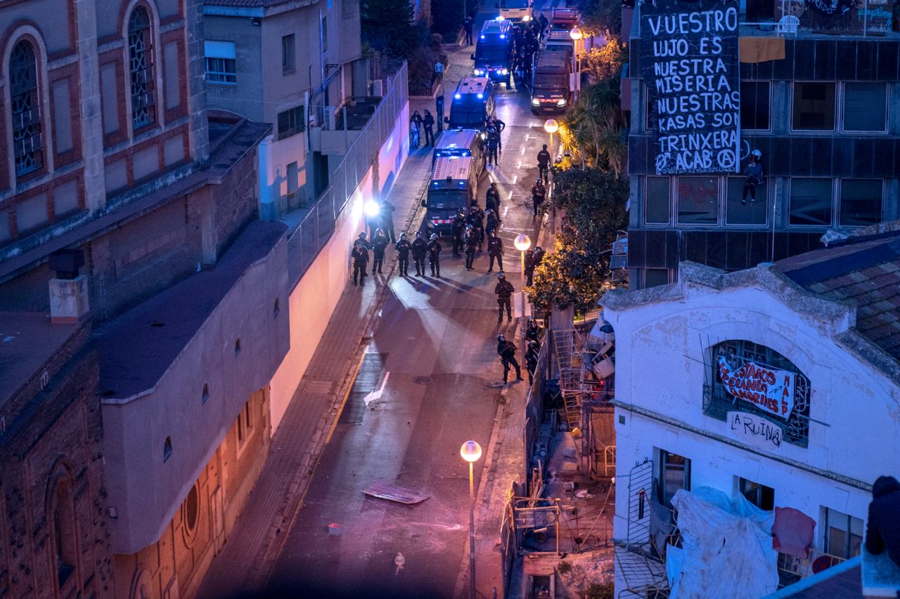 Els Mossos desallotgen la Ruïna i el Kubo a la Bonanova, propietat de ... Els Mossos desallotgen la Ruïna i el Kubo a la Bonanova, propietat de ...